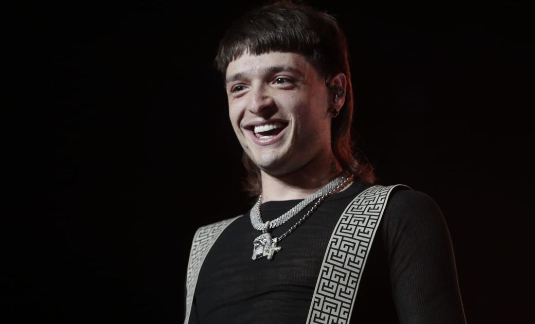 Peso Pluma muestra el cabello que se cortó para su nuevo look ...