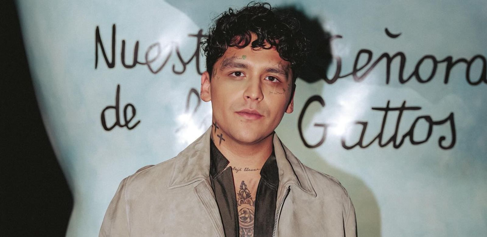 Christian Nodal es captado cayéndose de borracho - Uniradio Informa Sonora